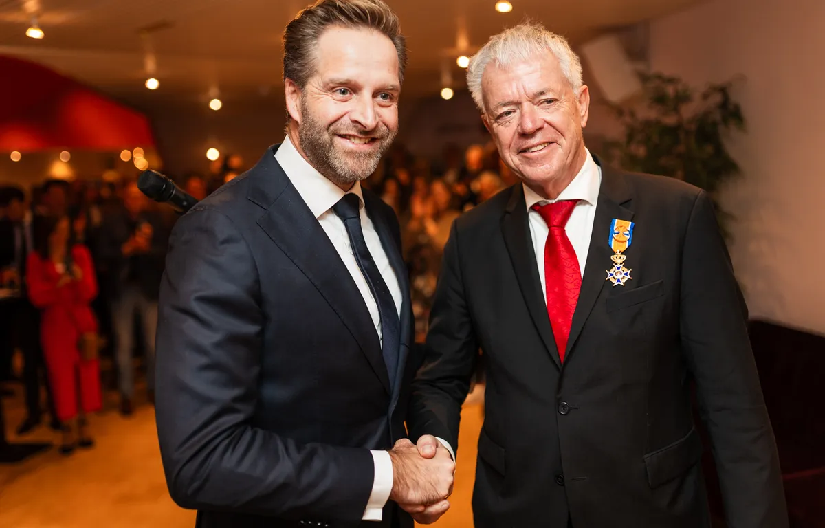 Koninklijke Onderscheiding voor Leen Verbeek bij afscheid