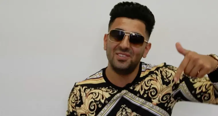 Joey Bravo laat twee van zijn tracks horen waaronder een met Fraasie ...