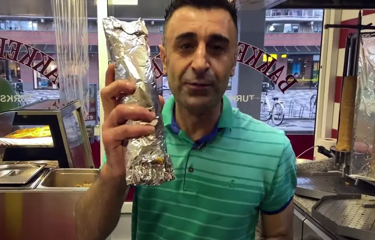 Viraal: Rappers maken nummer over dönerverkoper Murat (VIDEO)