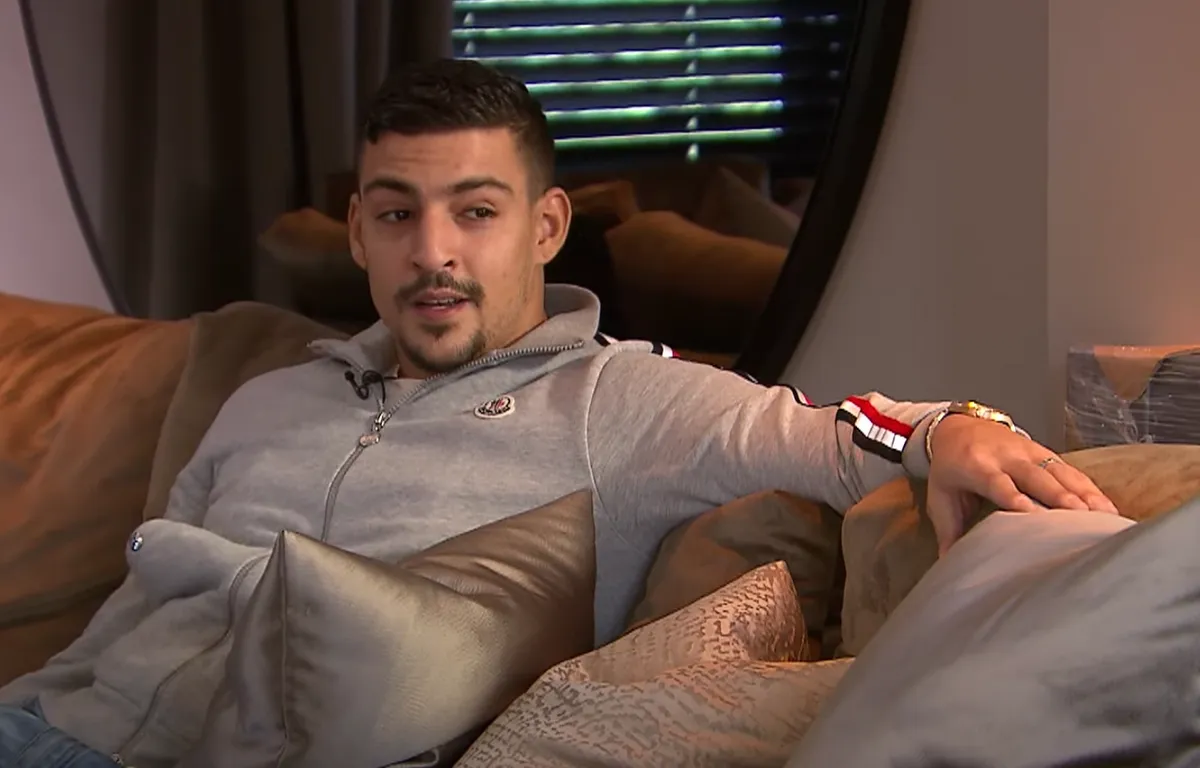 Boef beantwoordt vragen van kinderen