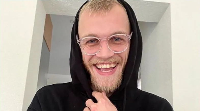 YouTube Milan Knol confronteert moeder en fan nadat hij thuis wordt ...