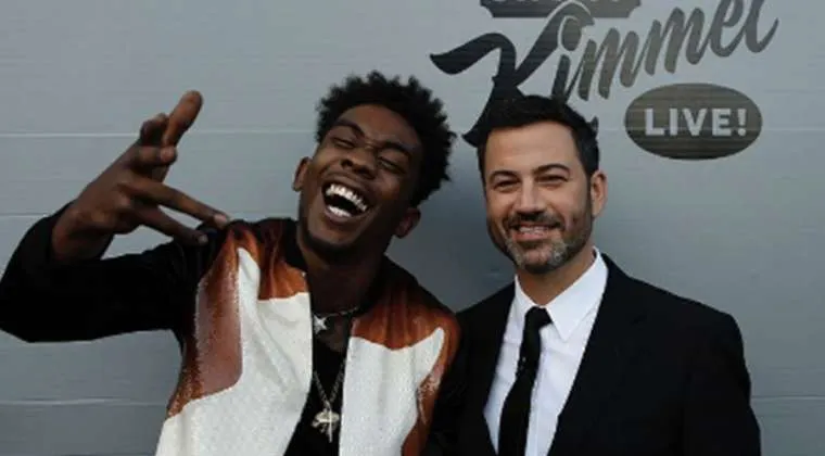 DEZE politieke partij luistert naar de muziek van Ismo.