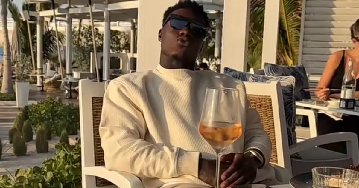 Quincy Promes gefilmd door zijn wereldberoemde nieuwe vriendin in Dubai ...