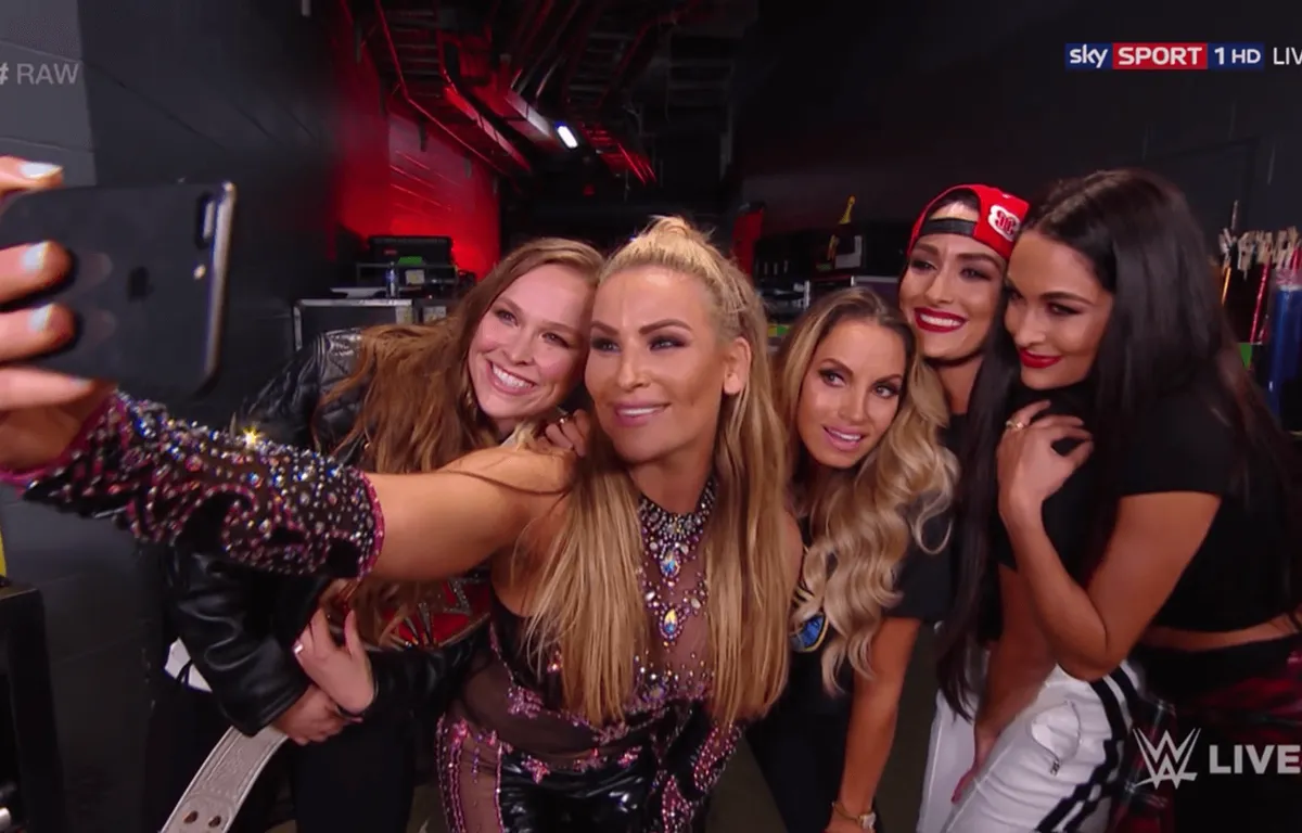 WWE Raw (27.8.18) Main Event für HIAC, HBK, Trish Stratus