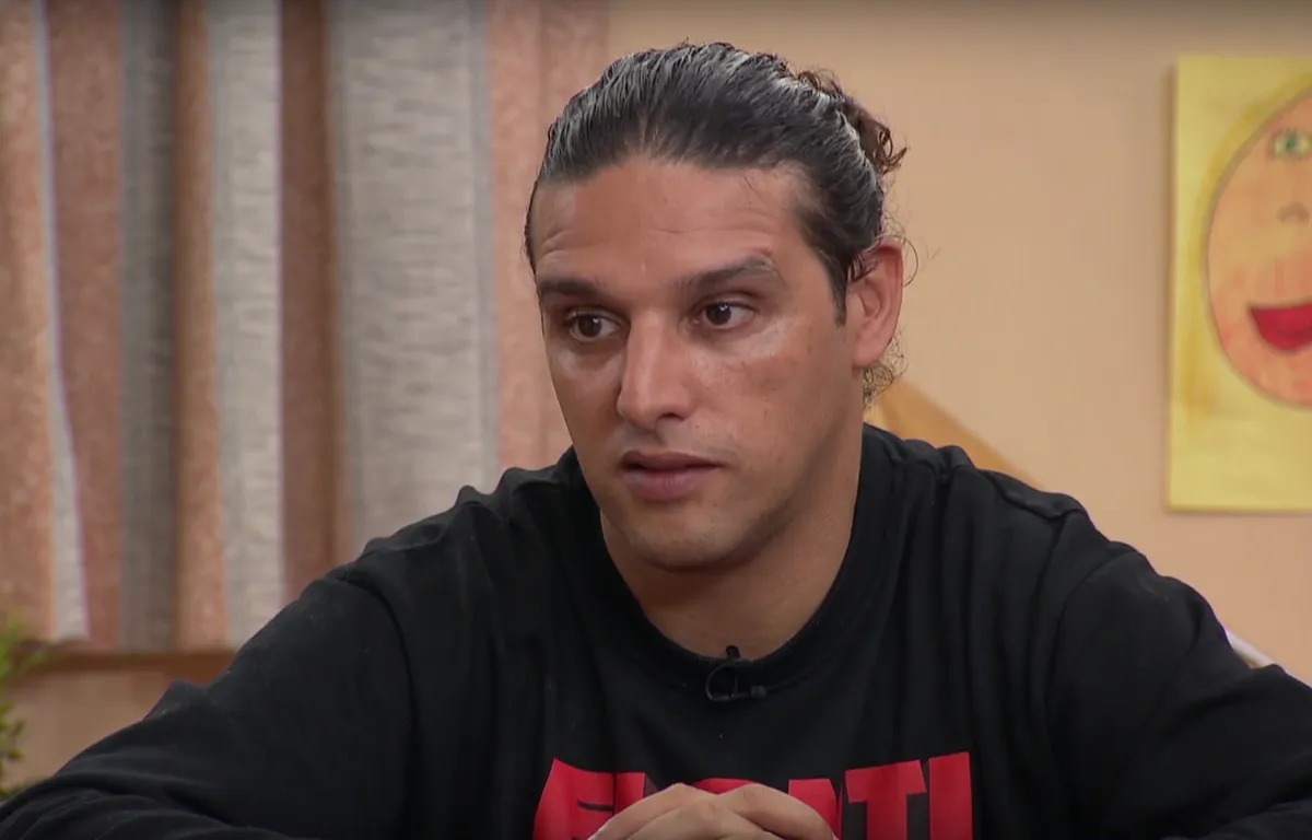 Ali B vertelt kinderen in zijn klas over zijn drugsverslaving en tijd ...