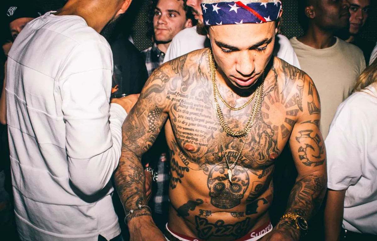 Bizzey onthult tracklist van November album met o.a. Chivv, Josylvio ...