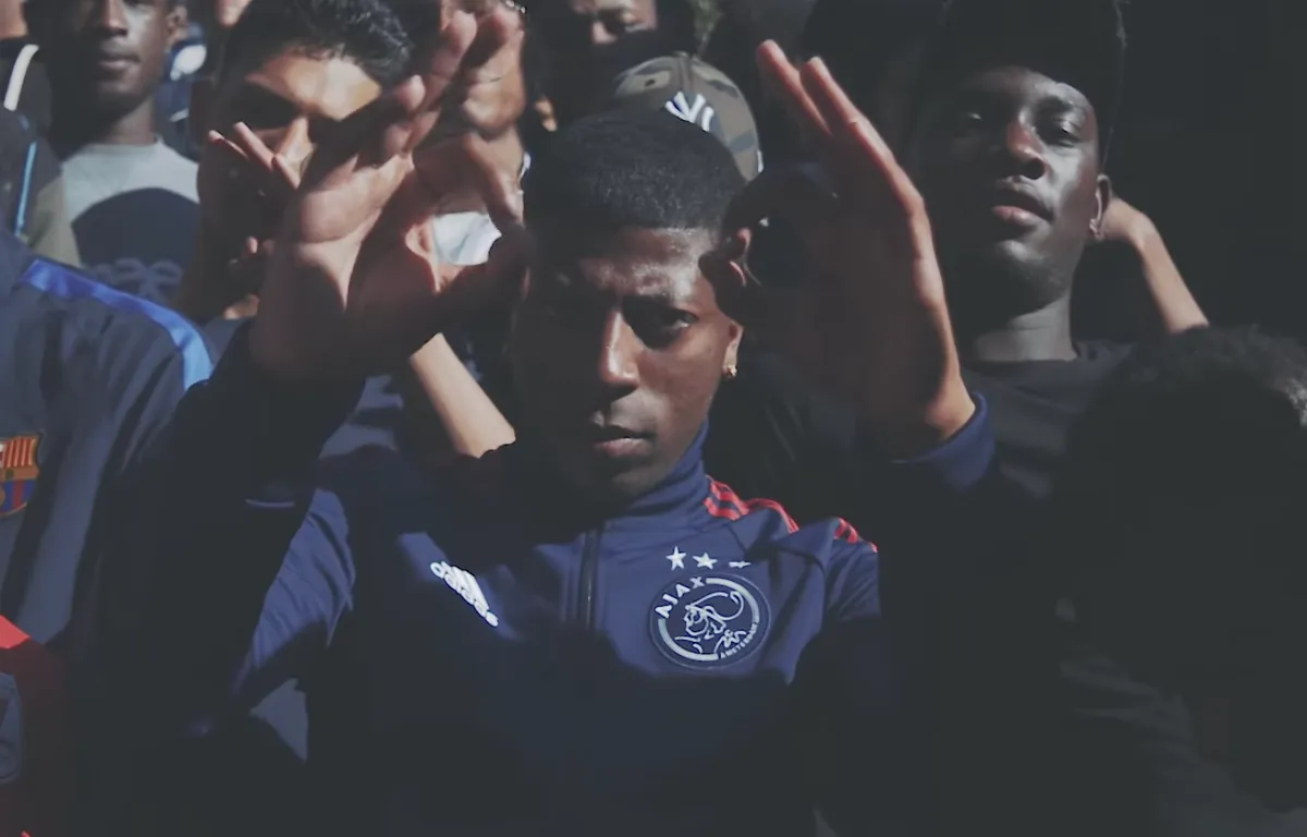 JoeyAK viert dat hij weer vrij is met First Day Out video