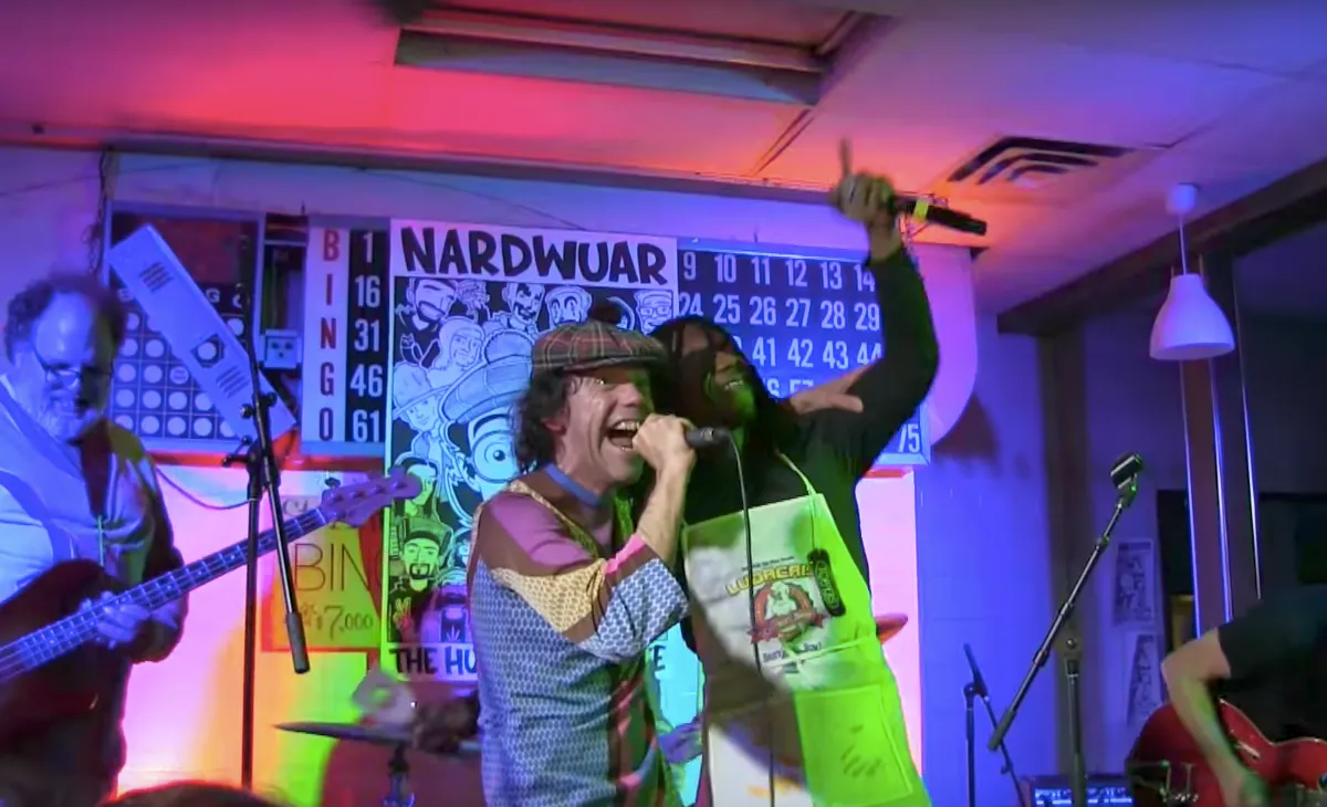 Nardwuar viert 30 jarige jubileum met Lil B