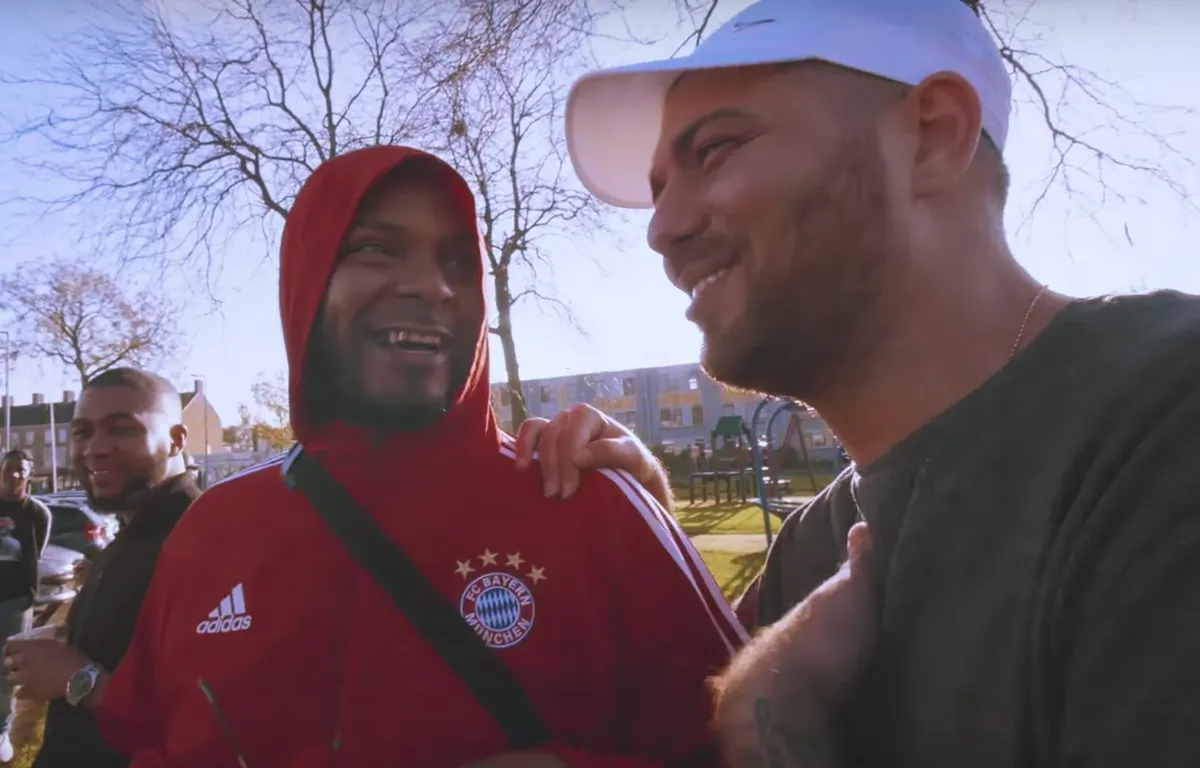 Loop een dag mee met BangBros Hef en Murda en bekijk hoe ze softijs ...