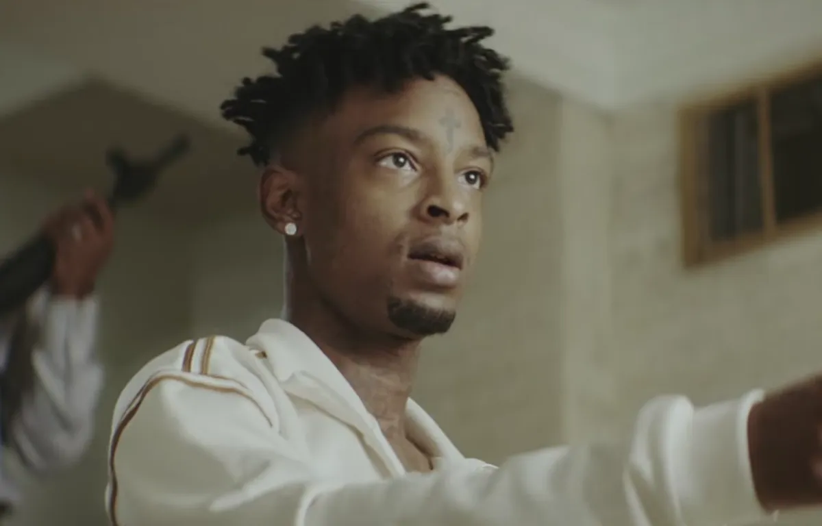 21 Savage trekt wapen tijdens gevecht