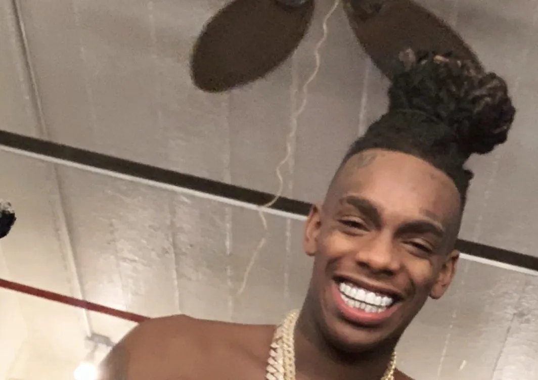 YNW Melly belt vanuit de gevangenis met een boodschap voor zijn fans