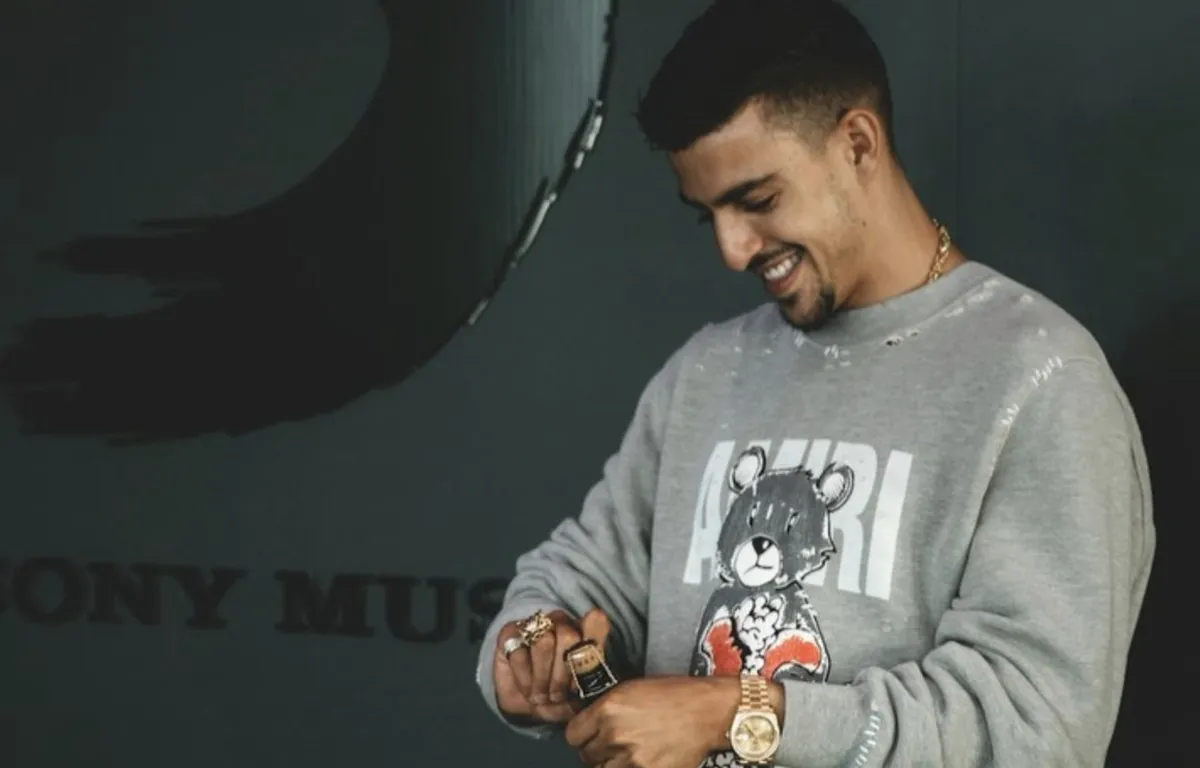 Boef tekent "zieke deal" en noemt zichzelf "officieel de rijkste rapper ...