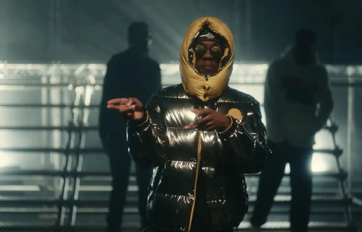 AJ Tracey voegt vijf tracks toe aan zijn album en dropt Floss video met ...