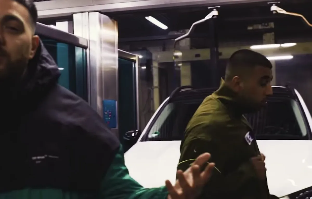 Murda staat Duitse rapper Eno bij in nieuwe video Was Machst Du