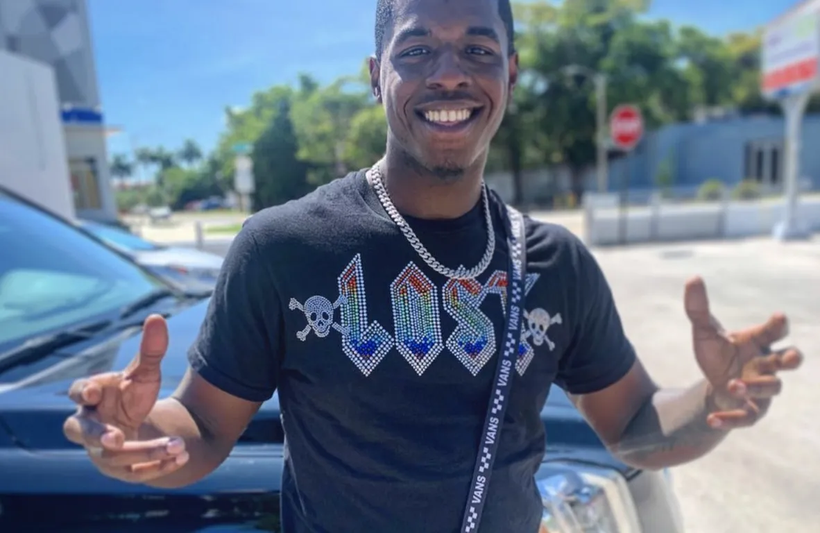 Obasi Jackson rapt over de dood van Pop Smoke in nieuwe freestyle