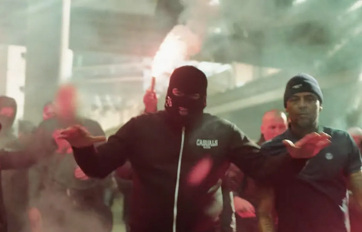 Ajax-hooligan rappers Mocro5th en Sepa vieren kampioenschap met 'Op het ...