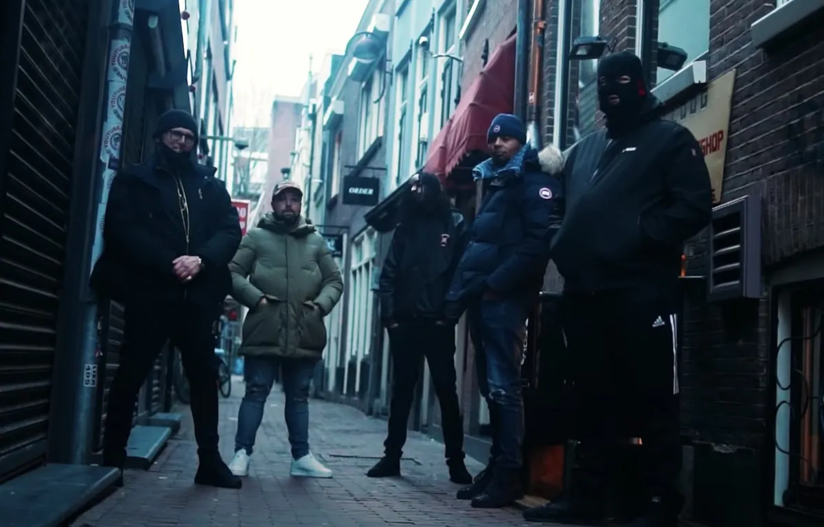 Ajax-hooligan rapper Mocro5th dropt 'Real Shit' video met Appa, Sepa ...