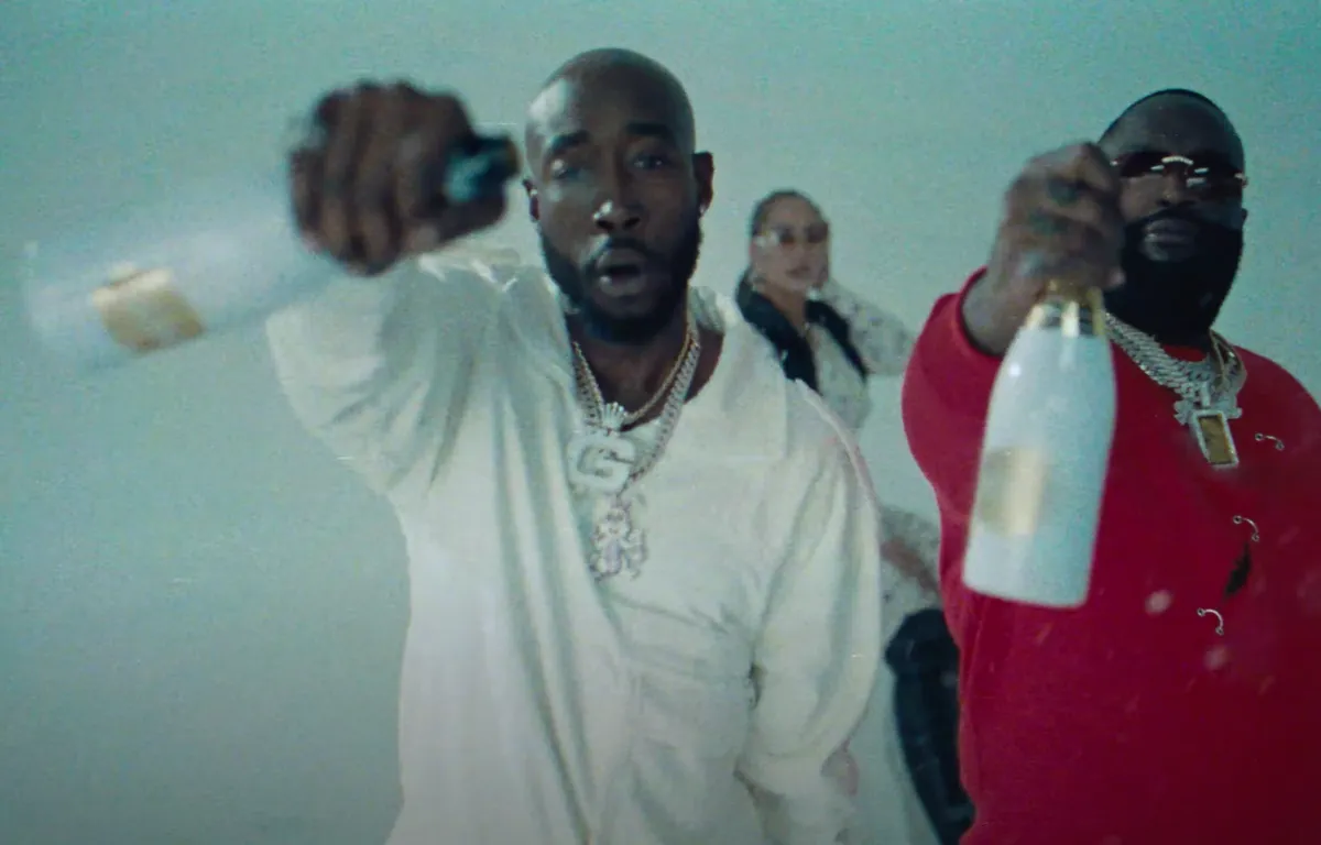 Freddie Gibbs krijgt assistentie van Rick Ross in Ice Cream video