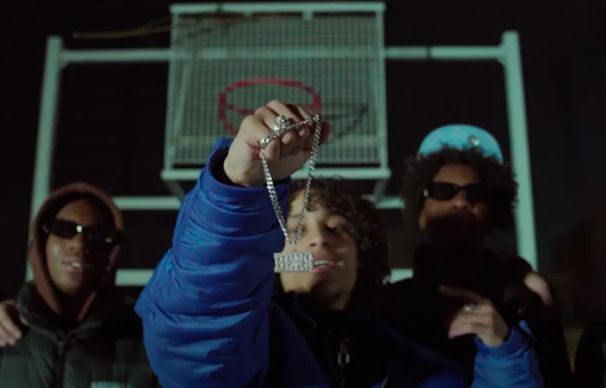 Boef z'n artiest Bens laat iced out chain zien in 'Doe m'n ding' video