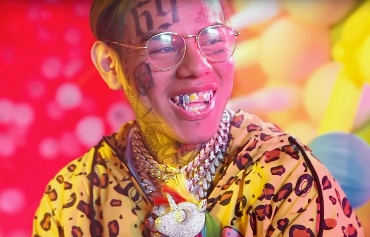 6IX9INE duikt op in Rusland: "Y’all scared to come here. Just remember ...