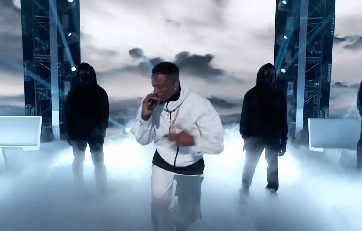 Joey Bada$$ herdenkt o.a. PnB Rock, King Von, Pop Smoke, 2Pac ...