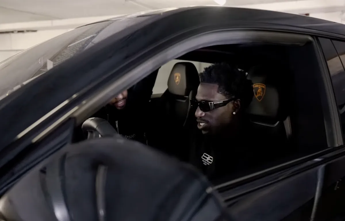 Frenna krijgt zijn Lamborghini Urus afgeleverd bij The Final Shutdown ...