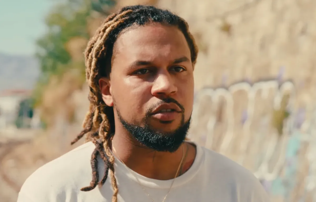 Bokoesam richt zich tot zijn ex in emotionele nieuwe track Afgelopen