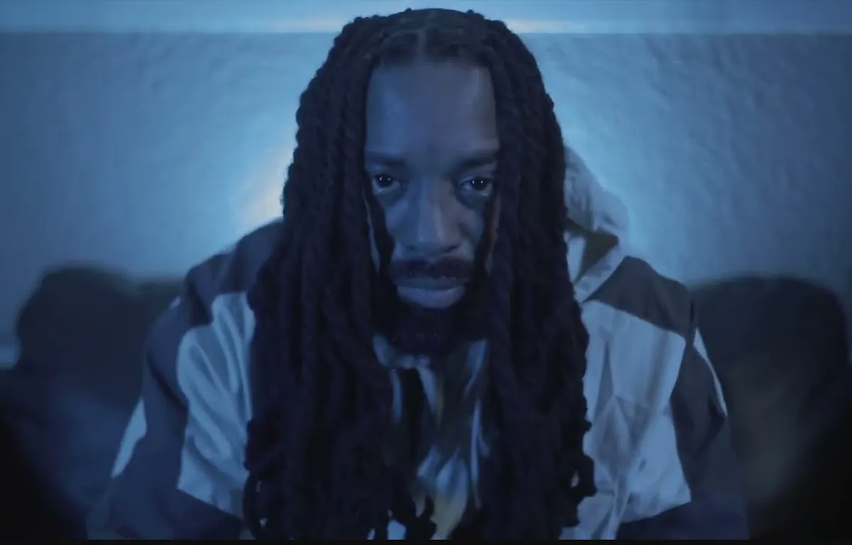 JoeyAK staat Kempi vanuit de gevangenis bij op nieuwe track Weer Wakker ...