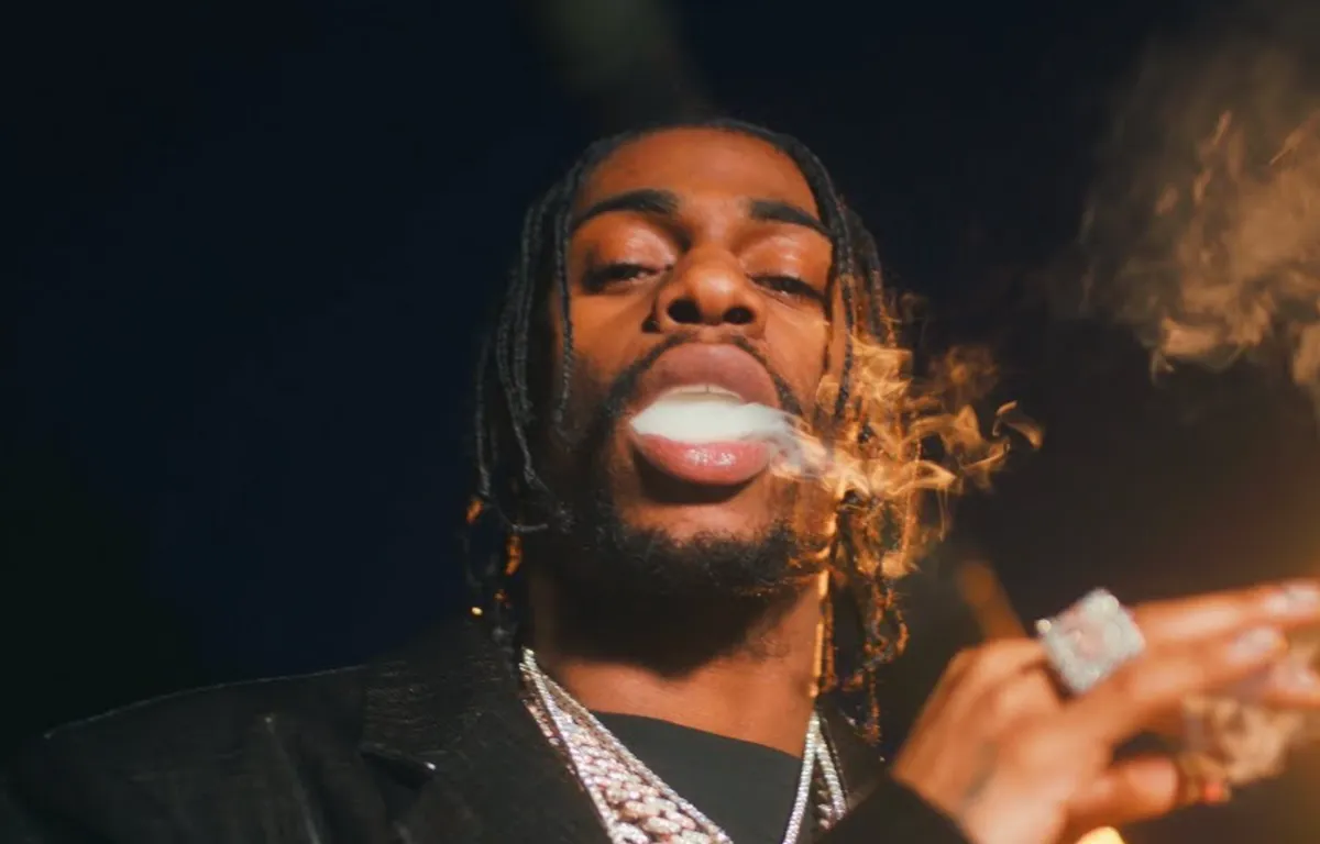 Russ Millions is op oorlogspad in nieuwe video Detty