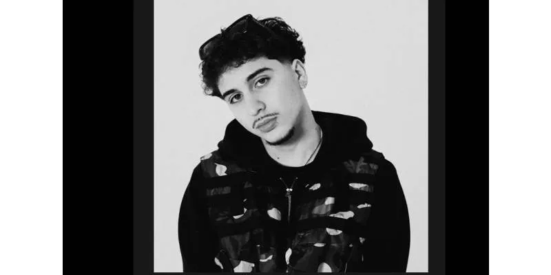 Cristian D maakt zijn moeder emotioneel met bijzonder cadeau