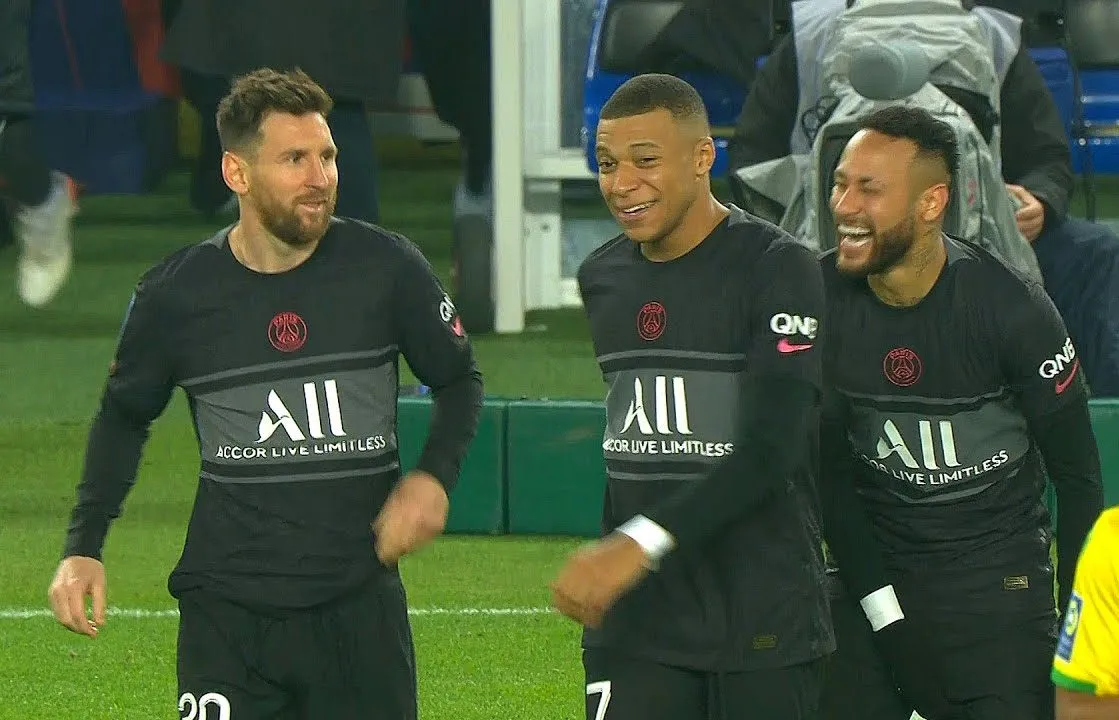 Absurde contract van Kylian Mbappé bij PSG ligt op straat: 'Best betaalde sporter ooit'