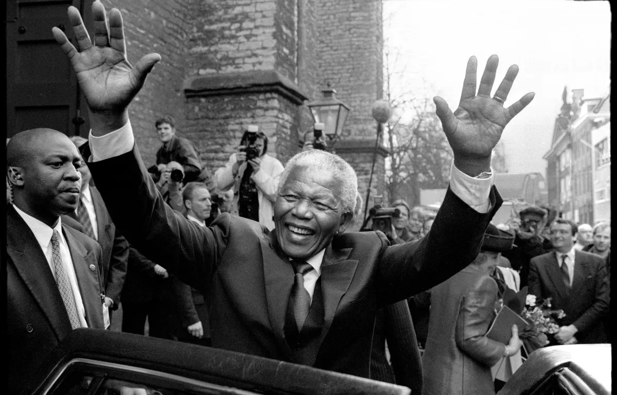 Voor zijn verjaardag verzamelen we 10 tracks waarin Nelson Mandela ...