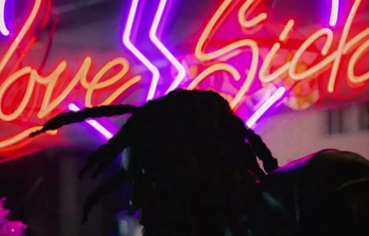 Don Toliver dropt deluxe versie van 'Love Sick' met bijdrage van Travis ...