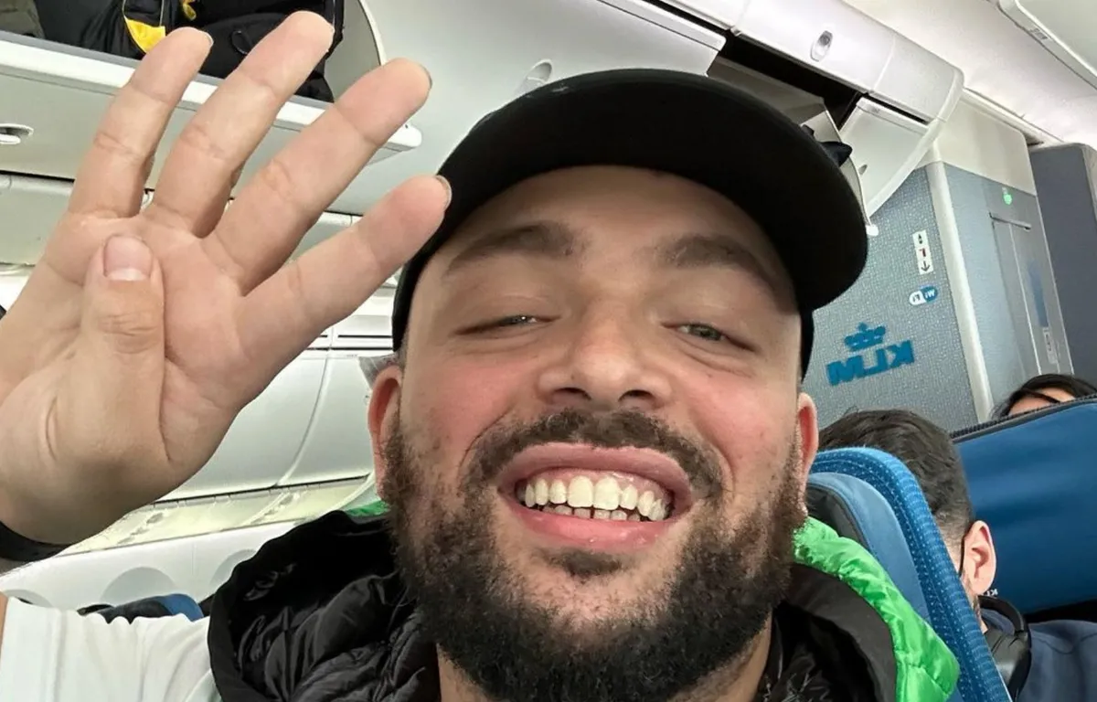 Qucee reageert op geniale wijze op boze Ajax-fans in zijn DM