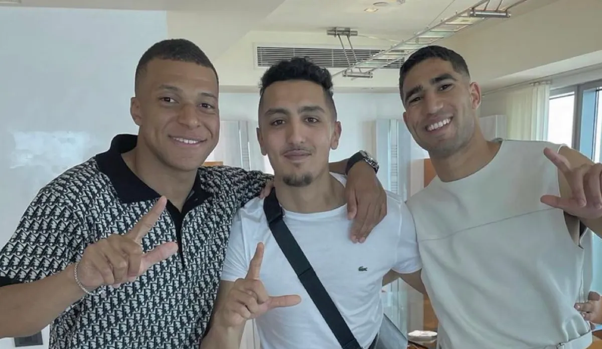 Spaanse rapper Morad, vriend van Hakimi, komt tijdens show met ...