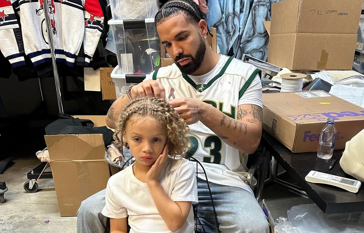 Drake deelt artwork nieuwe album 'For All The Dogs' getekend door zijn zoon