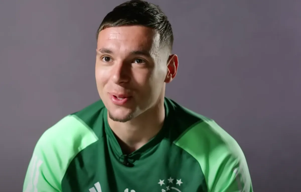 'Kleuter' Jay Gorter zorgt voor ergenis bij Ajax-fans met bizarre post ...