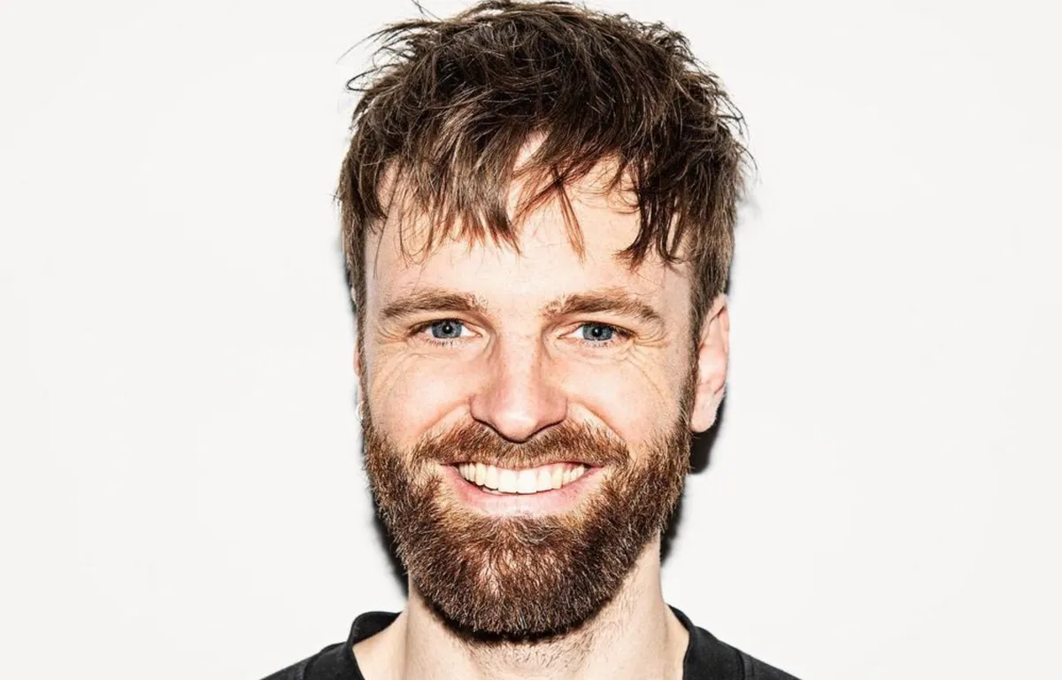 BOOS-presentator Tim Hofman ontsnapt aan de dood nadat gewapende man BNNVARA-kantoor bezoekt om ...