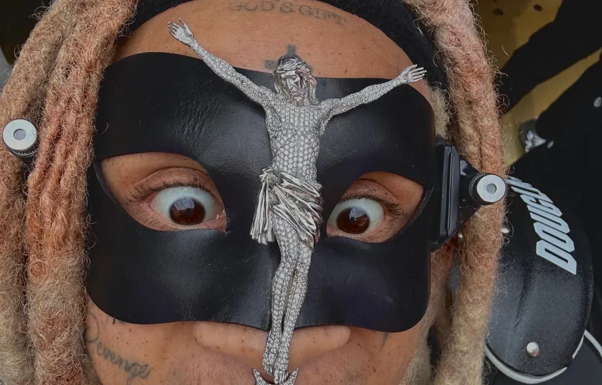 Fans reageren geschokt op nieuwe 'Jezus'-masker van Trippie Redd