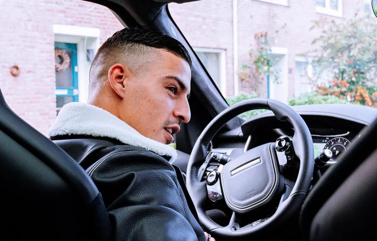 Boef verwent zichzelf en koopt luxe Rolls Royce voor absurd bedrag: "Ik ...