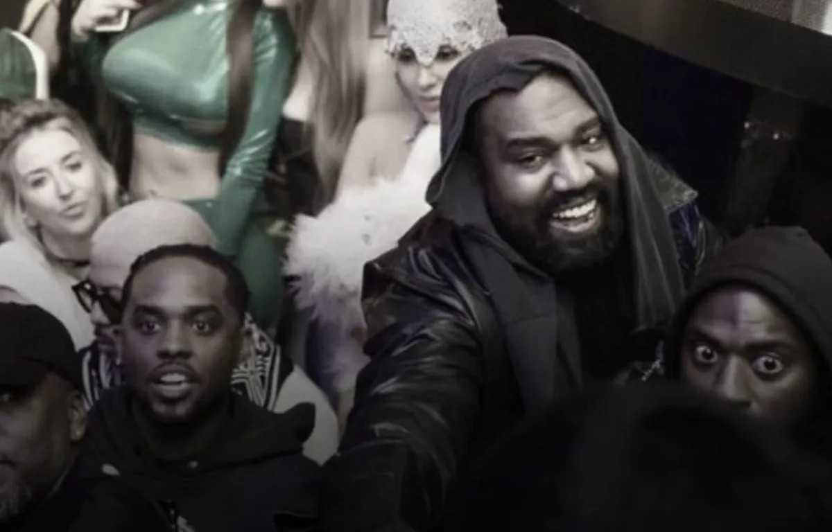 Kanye West liet zijn nieuwe album horen tijden 'Vultures Rave' met o.a ...