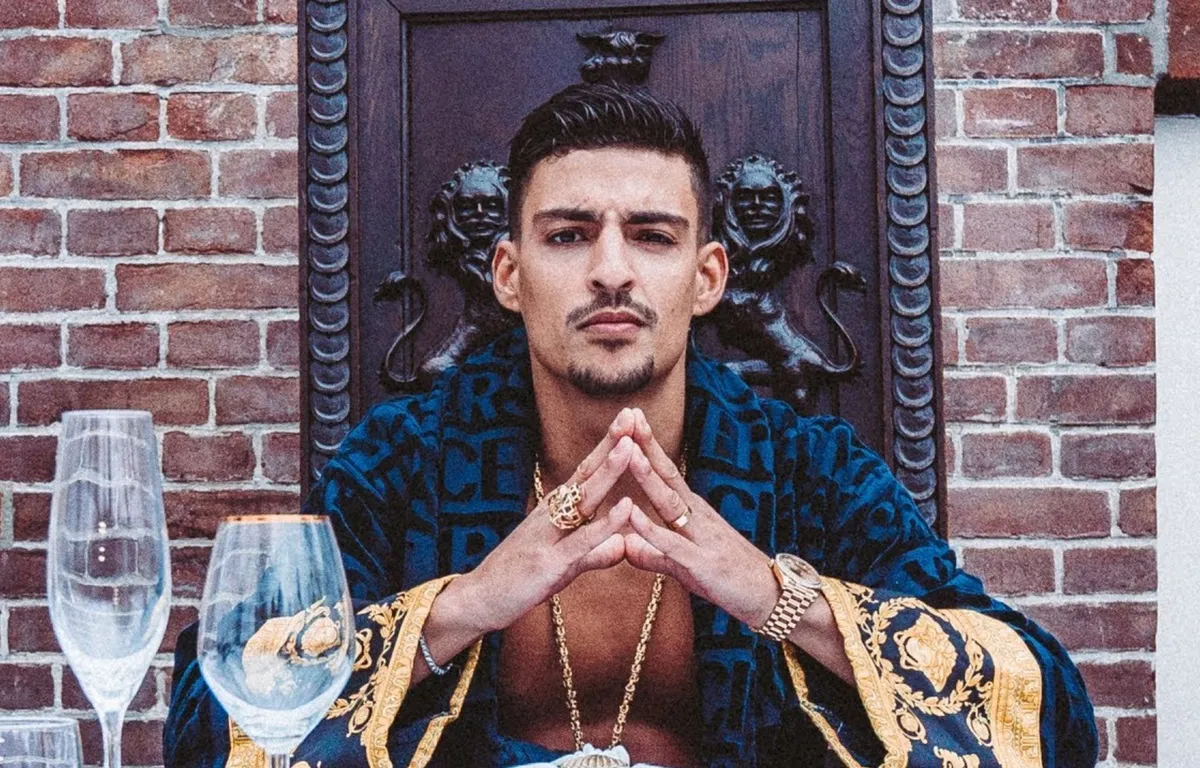 Boef showt zijn schoenencollectie: "Al die Gucci, Prada & Dior, maar ...