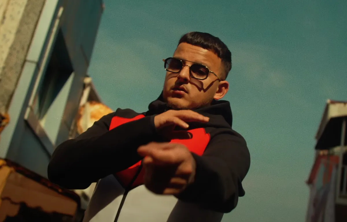 Ashafar linkt met Turkse rapper Lvbel C5 voor video 'Pistola'