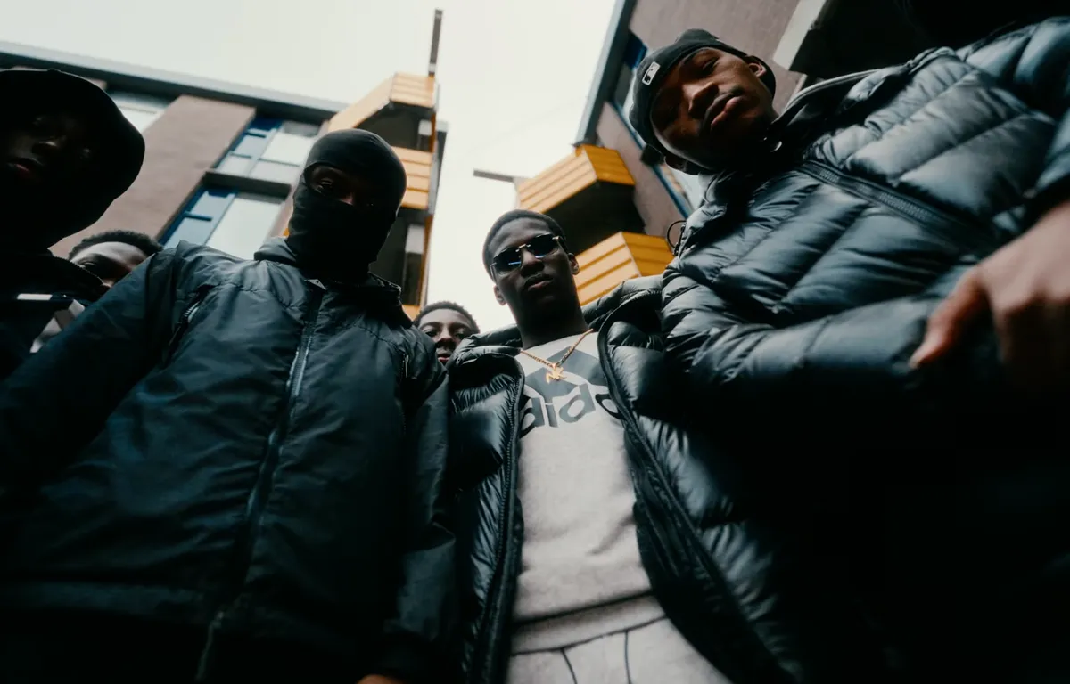 Nieuwe generatie rappers uit Holendrecht staat op met Code video