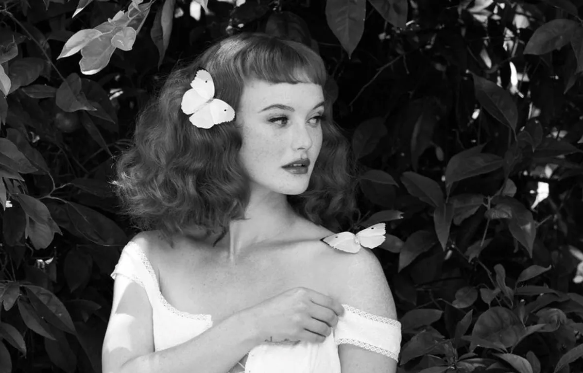 Zangeres Kacy Hill doet boekje open over moeilijke tijd bij Ye's G.O.O ...