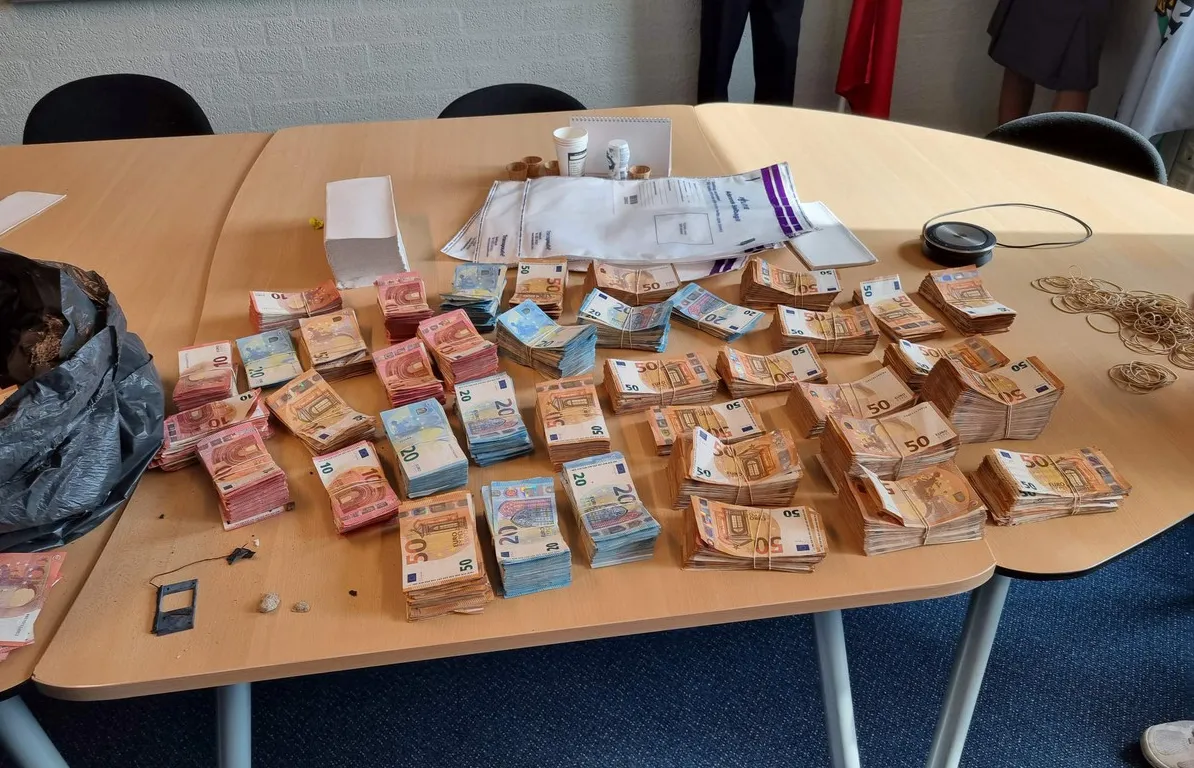 Vijf Nederlanders verdacht van 21 plofkraken in Duitsland, miljoenen euro’s buitgemaakt