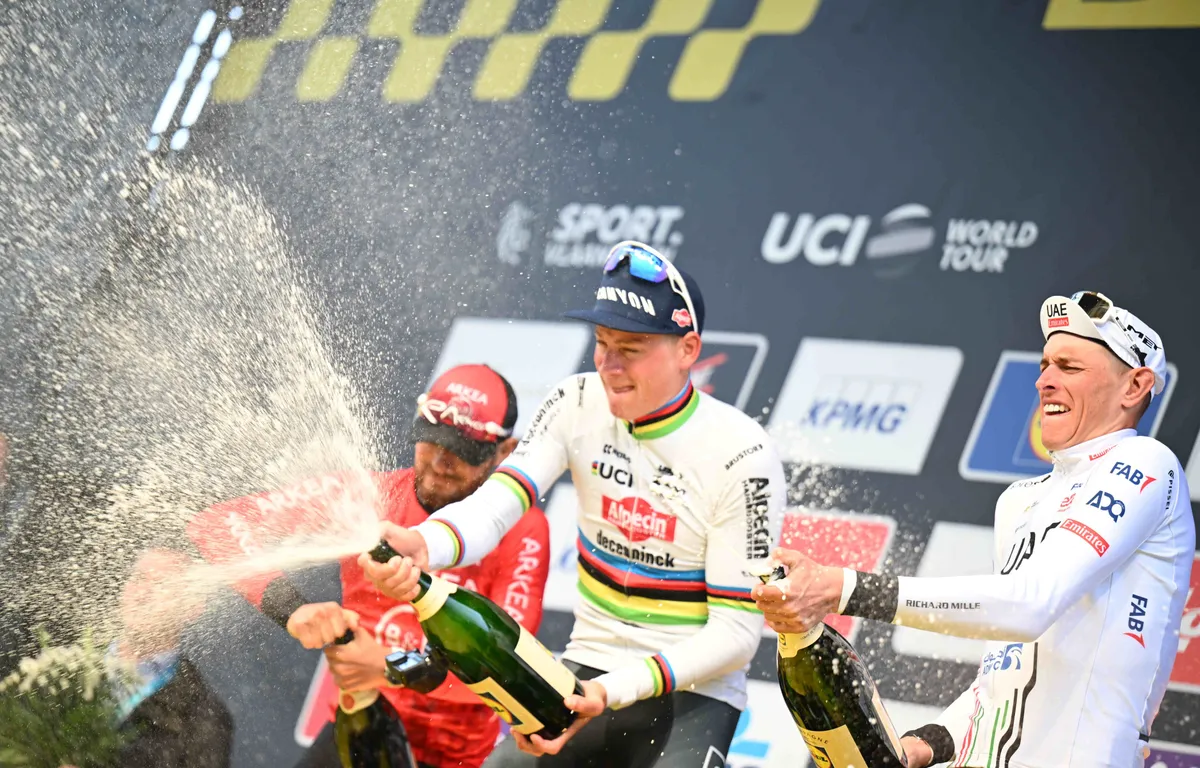 UAE Team Emirates bereit für den Angriff bei Paris-Roubaix 2024 - Nils ...