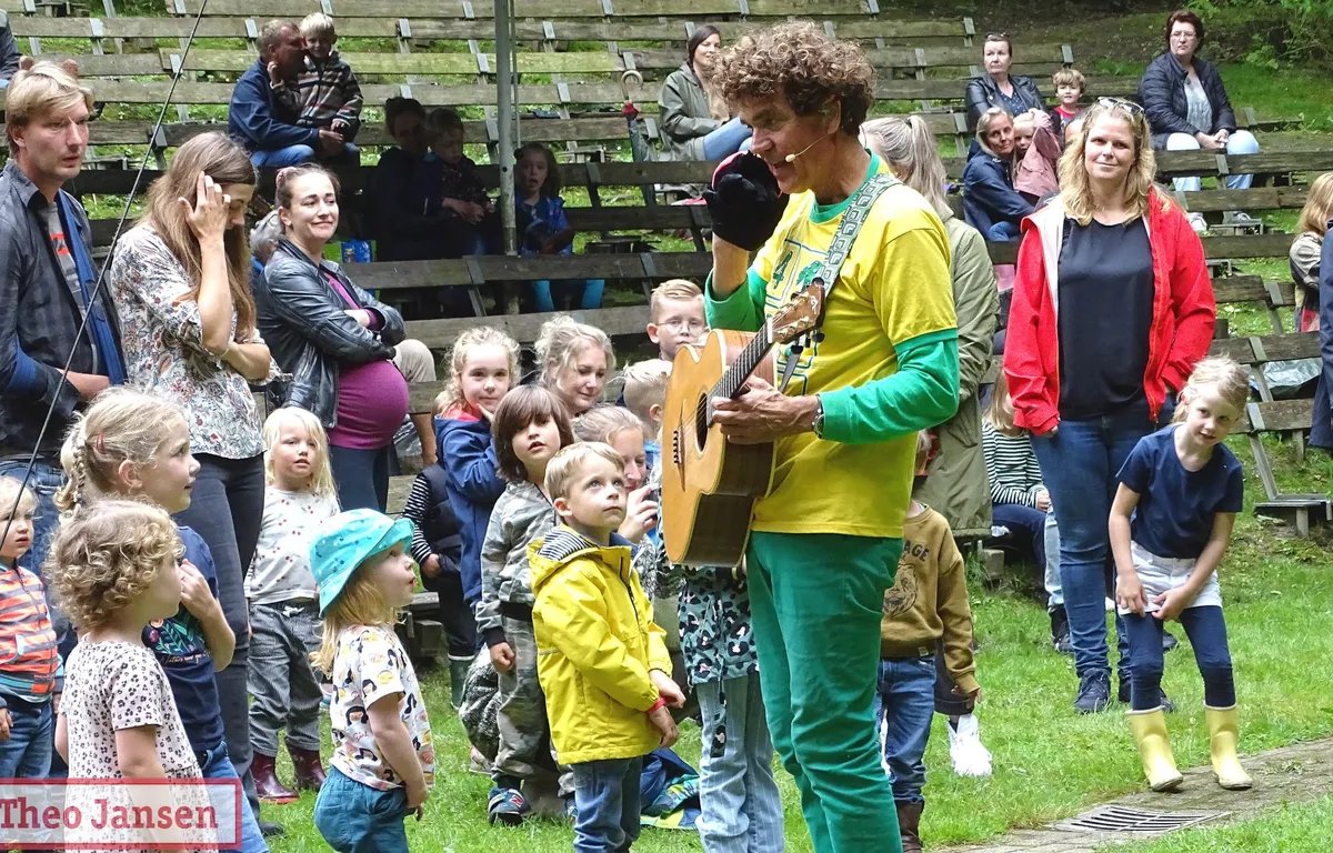 Op reis met Dirk Scheele door openluchttheater De Pinkenberg