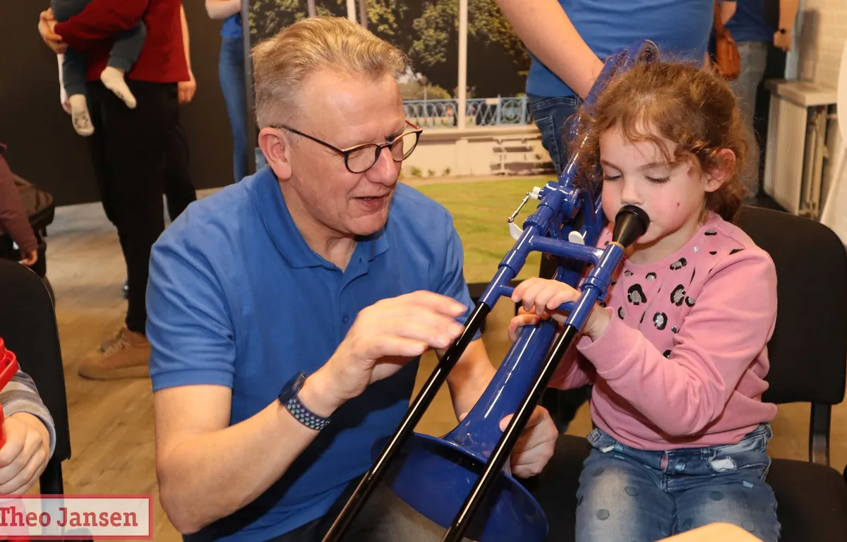 Drukke Instrumententuin Muziekvereniging Wilhelmina Spankeren
