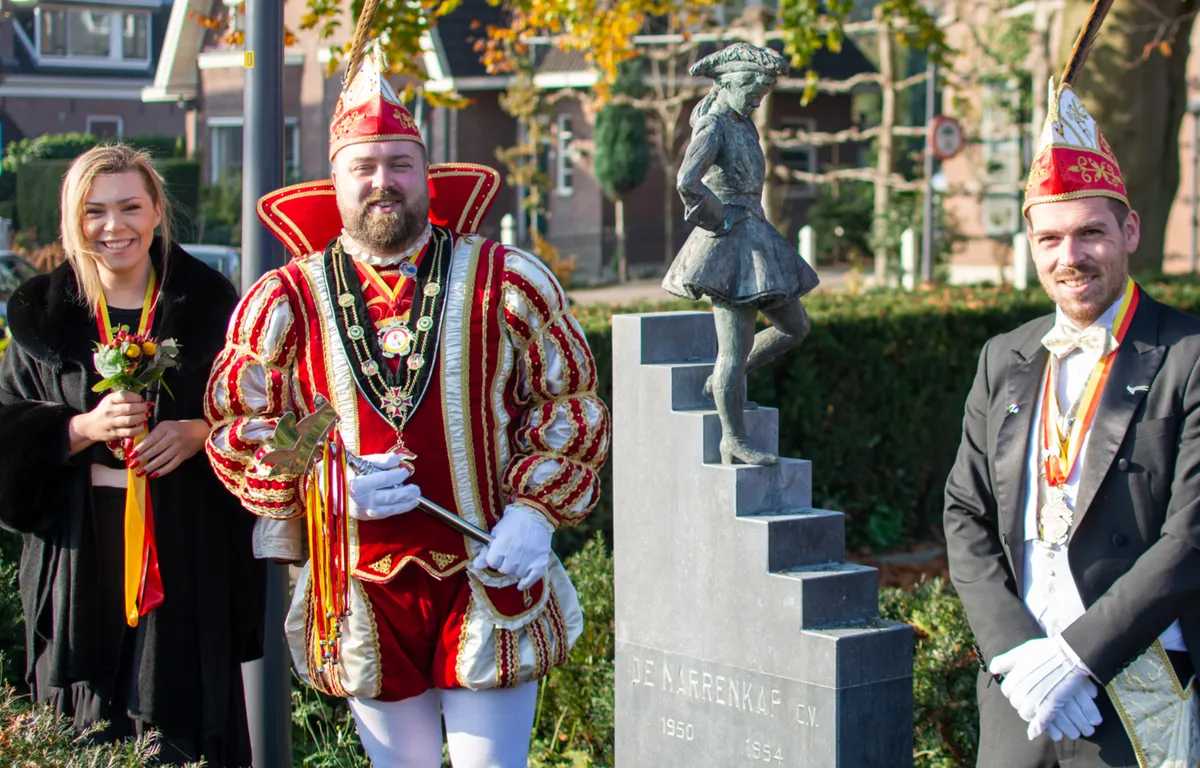 Prins Kevin van de Narrenkap brengt bezoek aan Velpse Dansmarieke